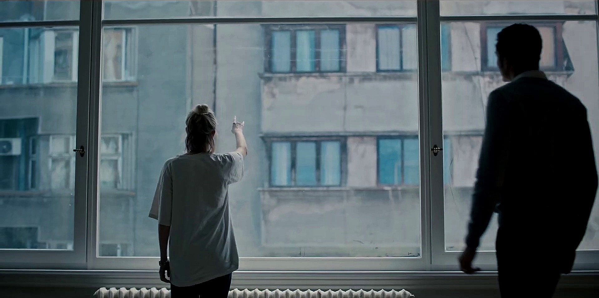 watcher-movie-stills-2022_GZFoTVx - Taylor Holmes inc.